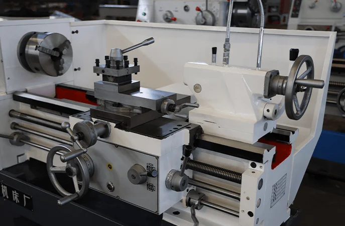 Manual lathe